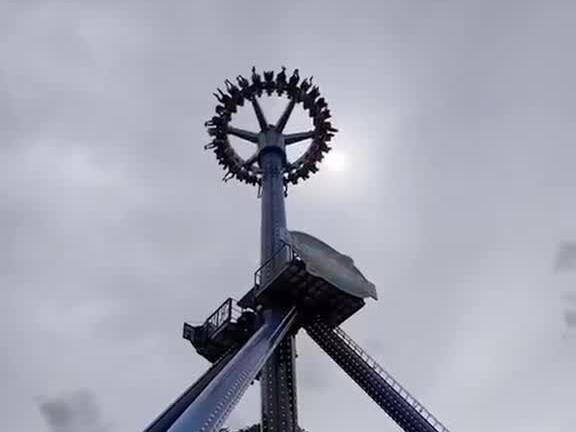 Twenty-eight people were stuck UPSIDE DOWN for half an hour on an ...