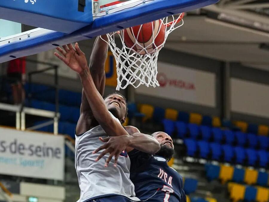 Kevin Durant has hilarious reaction to Anthony Edwards posterizing him in Team USA's practice