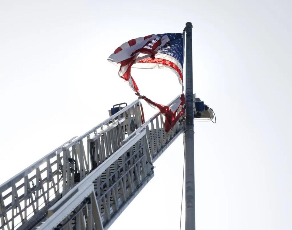 Santa Cruz’s clock tower gets a new flag to celebrate Presidents Day ...