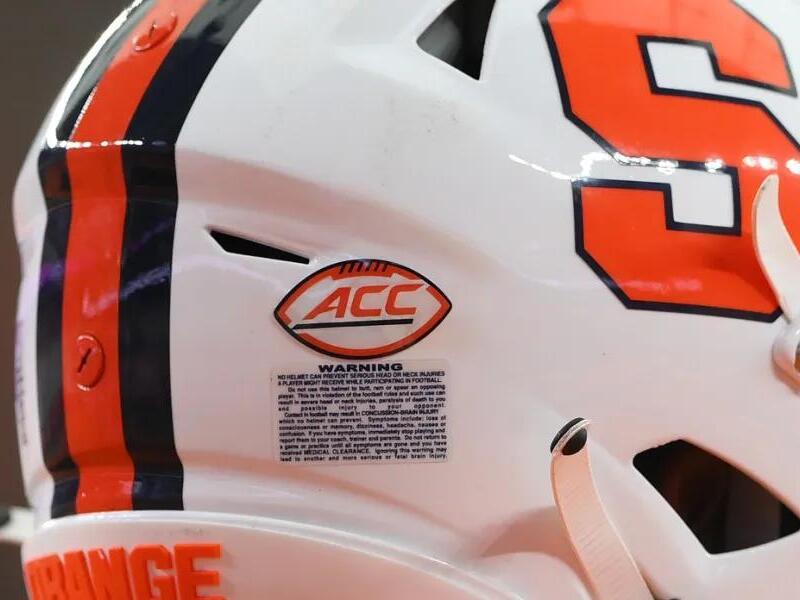 Syracuse football commit's official visit photo is going viral