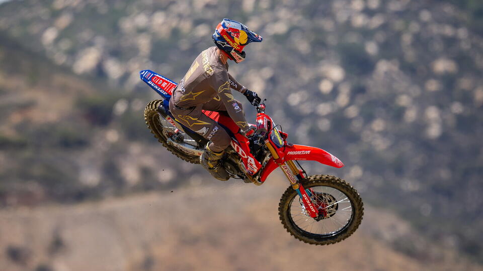 Highlights: Pro Motocross Round 1, Fox Raceway - NewsBreak