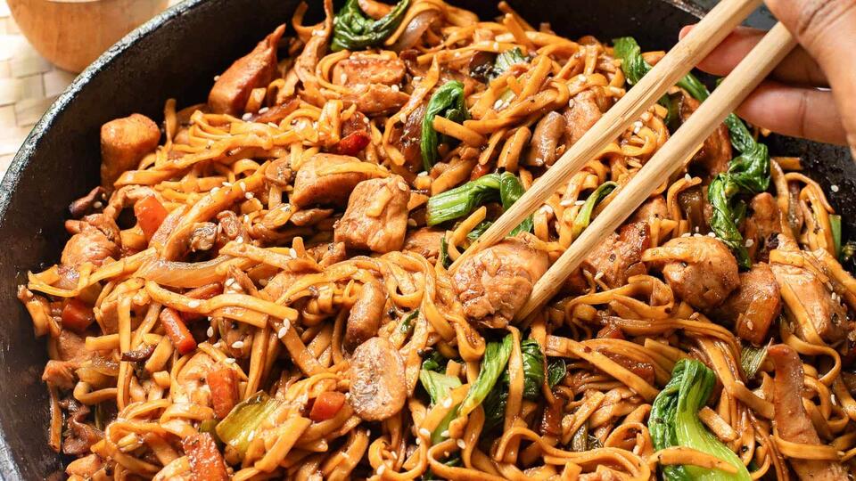 27 noodle recipes that prove some traditions don’t need fixing - NewsBreak
