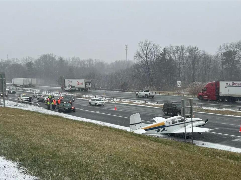 Small Plane Lands On New York State Thruway [PICS] - NewsBreak