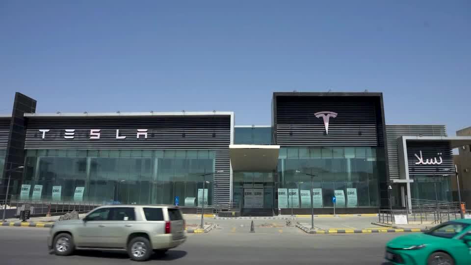 In Saudi debut, Tesla faces desert heat, few chargers, but no Musk ...