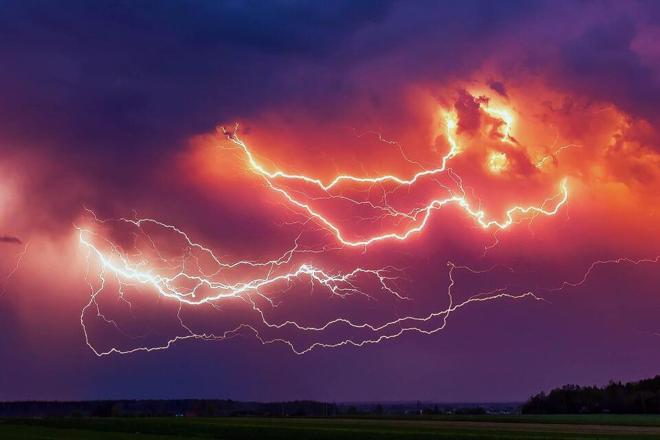 Enormous lightning ‘megaflash’ sets world record after spanning across ...