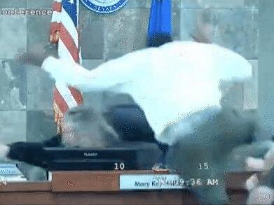 Convicted felon leaps over bench, attacks Las Vegas judge in chaotic video after probation ...