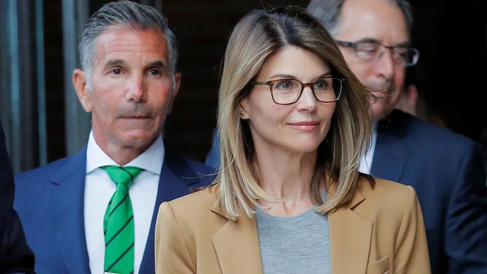 Lori Loughlin and Mossimo Giannulli separate after 27 years of marriage - NewsBreak