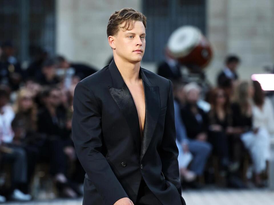 Joe Burrow Plays Into Slim Shady Comparisons After Bleaching Hair ...