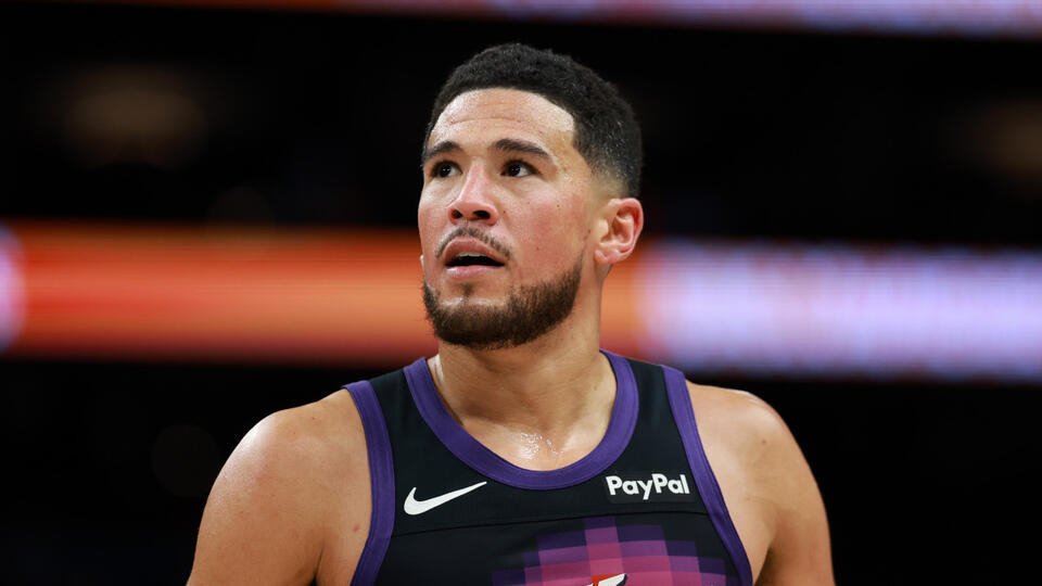 Suns Announce Devin Booker News After Leaving Spurs Game - NewsBreak