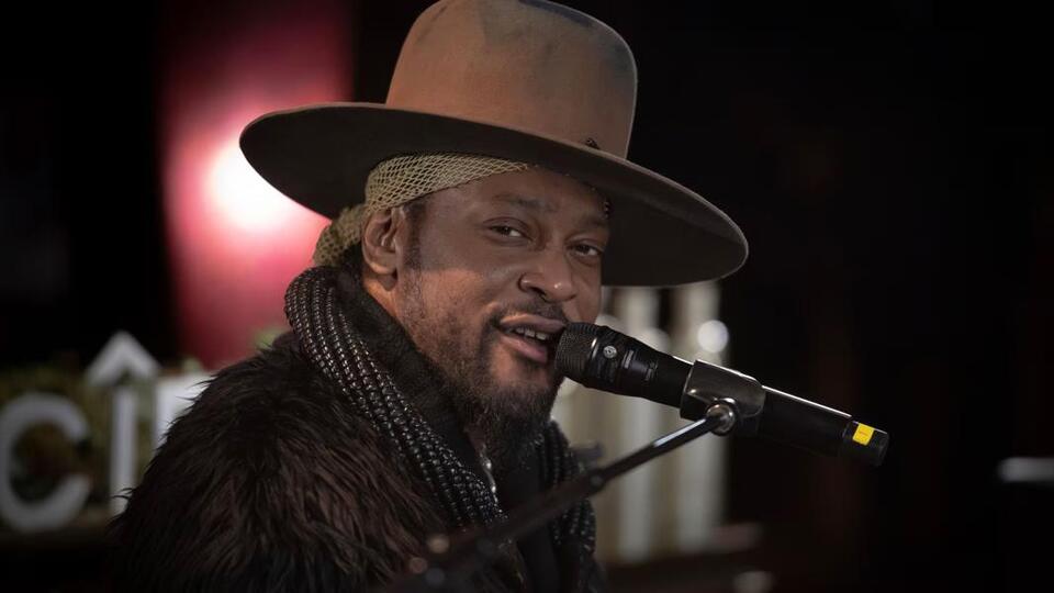 Son of R&B legends on losing mother in Alabama crash, father to cancer ...