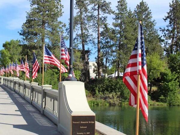 Bend Parade of Flags returns with downtown flag display to mark Armed ...