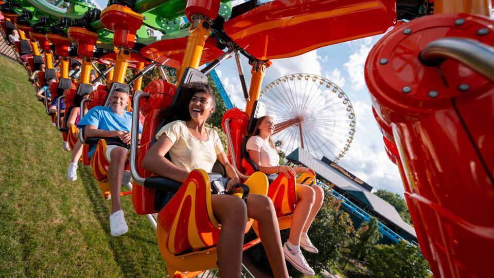 Kentucky Kingdom opens new Vekoma suspended family coaster Flying Fox ...