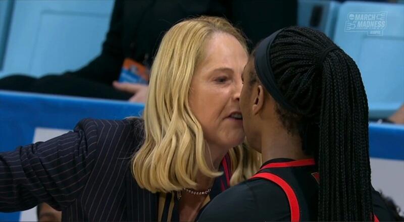 Brenda Frese’s intense timeout message to Oluchi Okananwa sparks debate ...