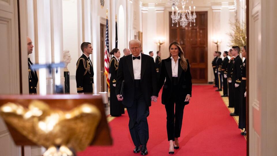 Body Language Experts Decode Melania Trump’s Public Behavior and ...