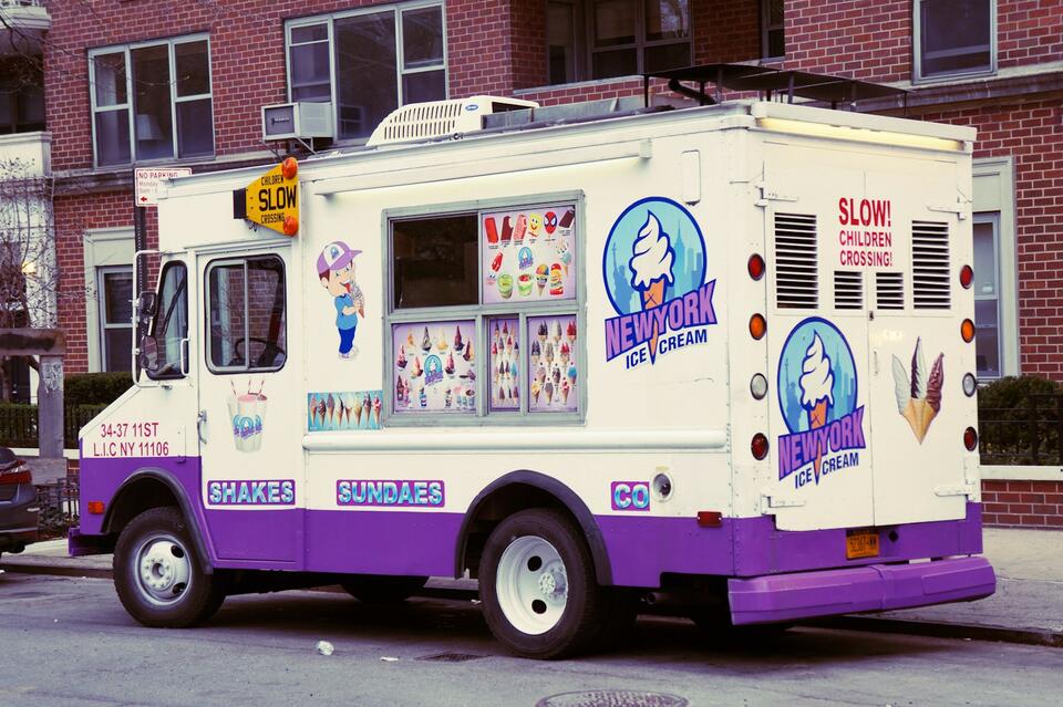 Snow Cone Truck Tells Kids Their Change Is “A Tip,” Then A Group Of ...