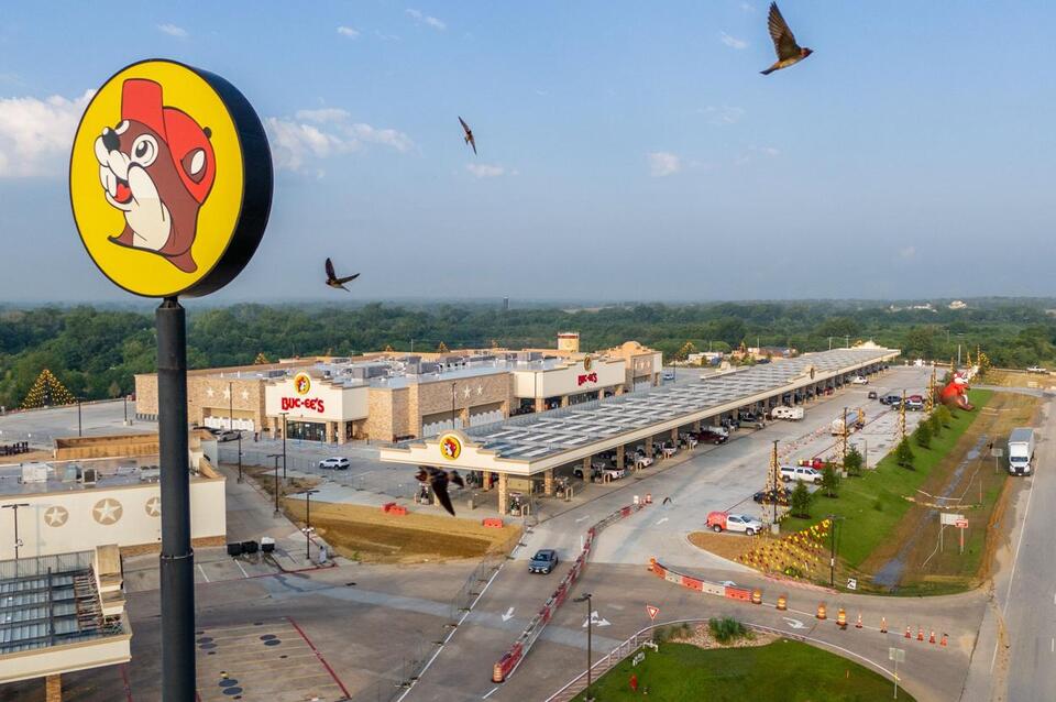 Buc-ee's Opens Largest Location In Luling, Texas - NewsBreak