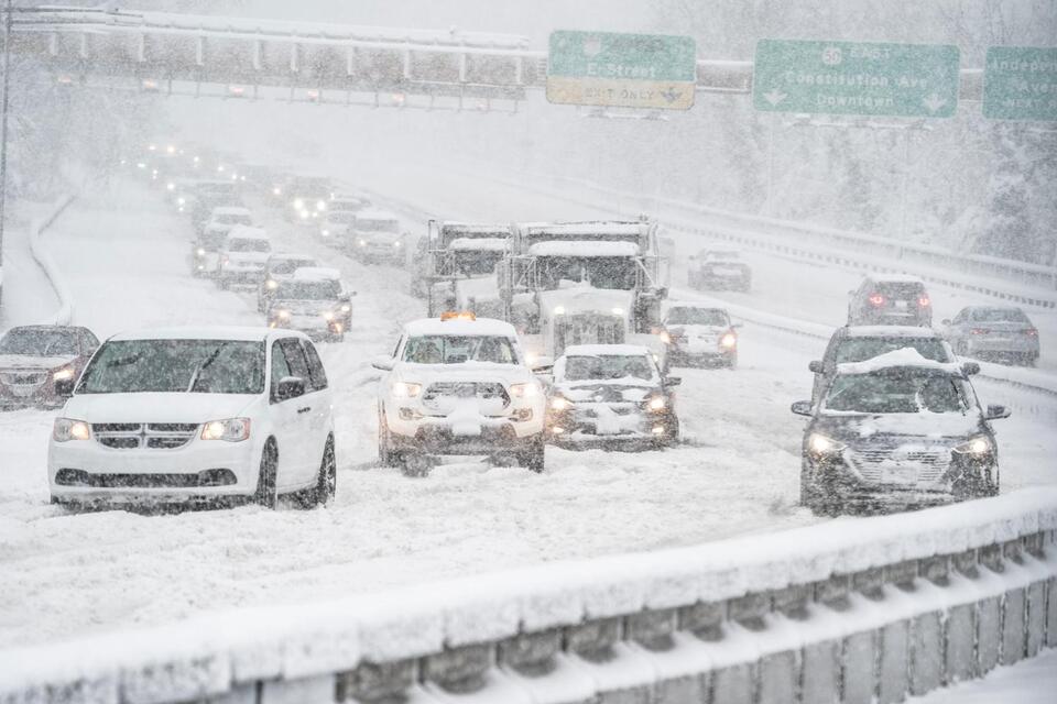 What is 'thundersnow' and is it likely during a major snowstorm ...