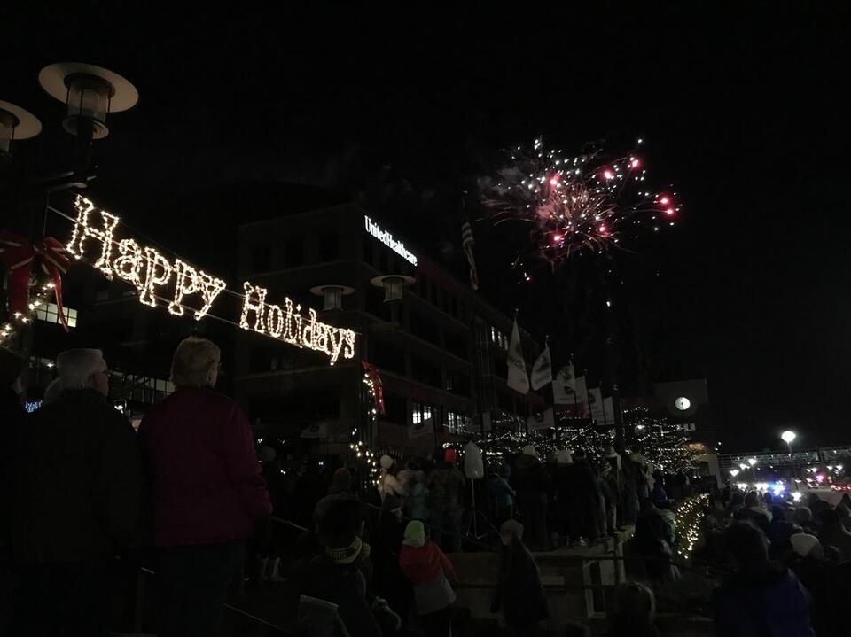 Lighting On The Commons Marks Beginnning Of Christmas Season This ...