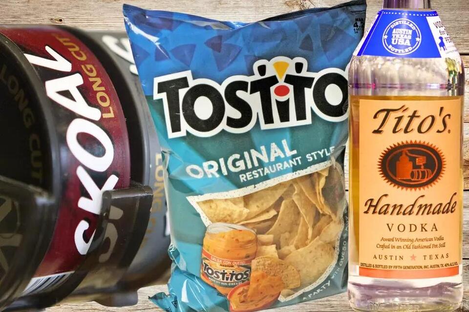 This Singer Only Needs Tito’s, Tostitos + Tobacco Backstage Before ...
