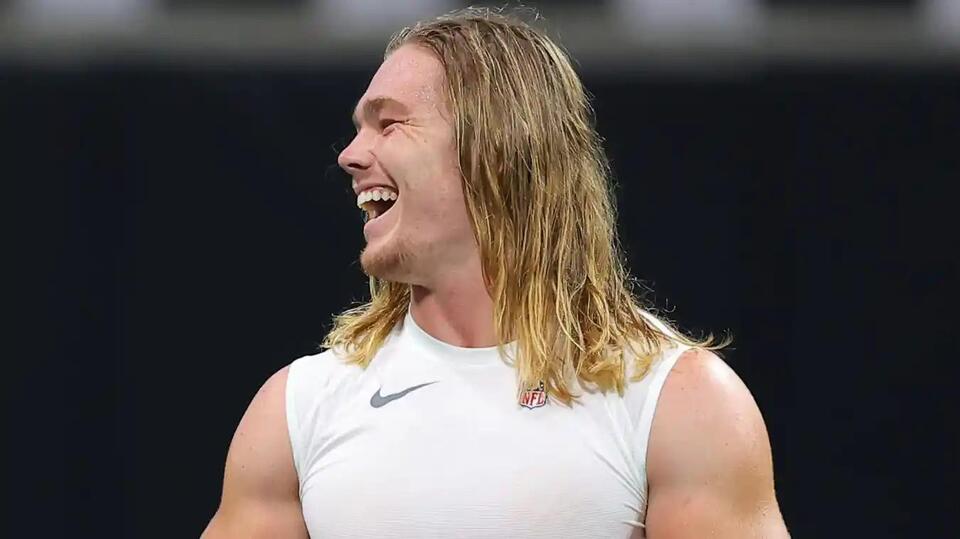 Chiefs Fan Favorite RB Carson Steele Skips Town for Recent NFC Rival ...