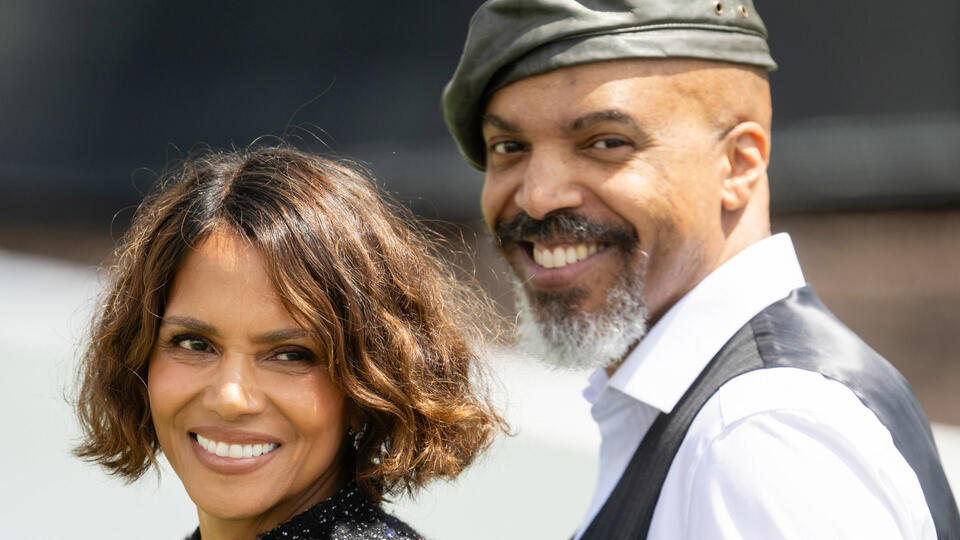 Halle Berry Confirms She's Engaged to Van Hunt: 'He Did Put a Little ...