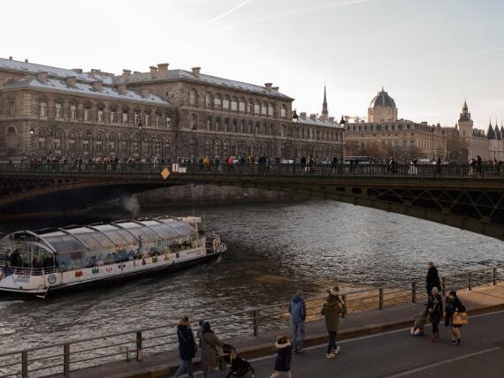 Poop in the Seine? Explaining Olympics swimming controversy, protests ...