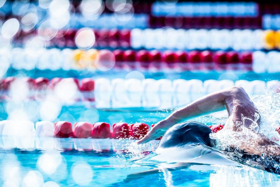 15-Year-Old Emma Hussein Pops 4:50.00 400 IM on Day 2 of San Diego ...