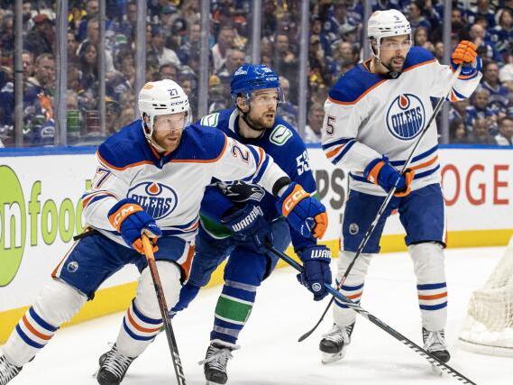 Oilers vs. Canucks final score: Oilers withstand late Canucks comeback ...