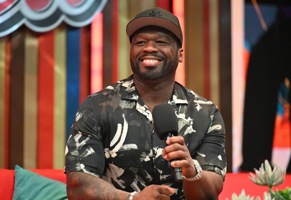 “He just embarrassed himself”: Netizens react as Dave Blunts takes ...
