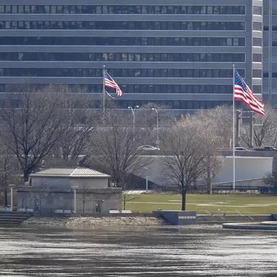 Barges break loose on Ohio River in Pittsburgh, leading to bridge ...