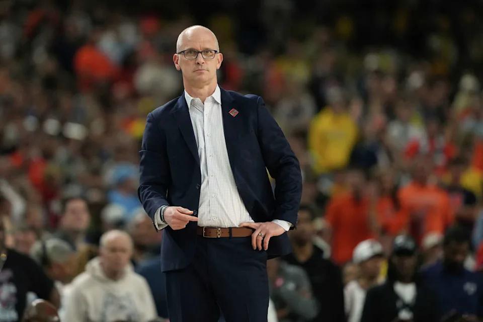 UConn men's basketball signs Arkansas transfer, 7-footer Elmir Dzafic ...
