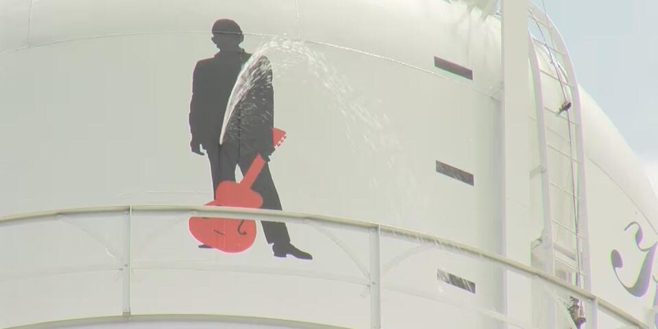 Song trending after featuring vandalized Johnny Cash water tower ...