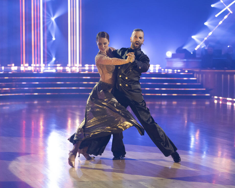 'DWTS' Pro Mark Ballas' Childhood Dance Video Is Pure '90s Gold - NewsBreak