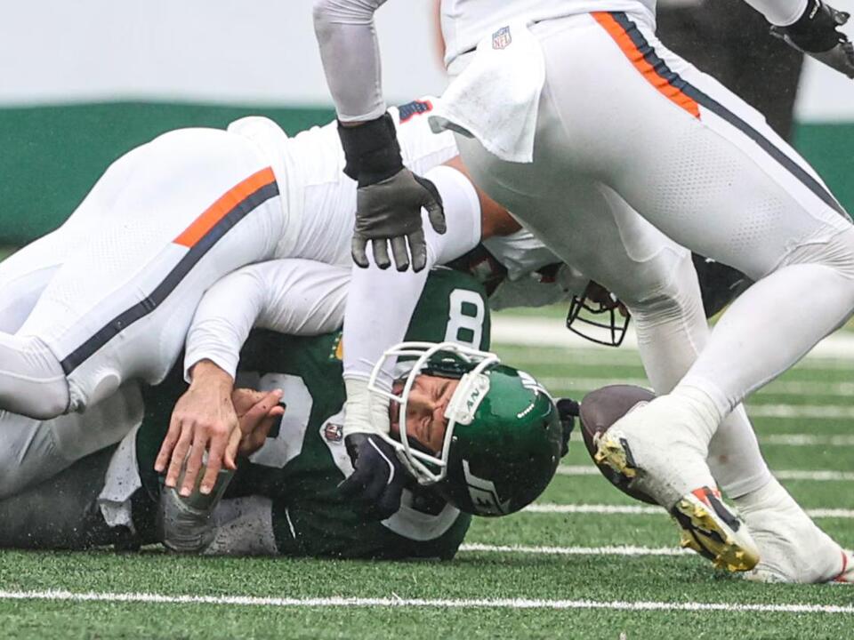 Jets’ Aaron Rodgers reveals injury concern after taking 14 QB hits ...