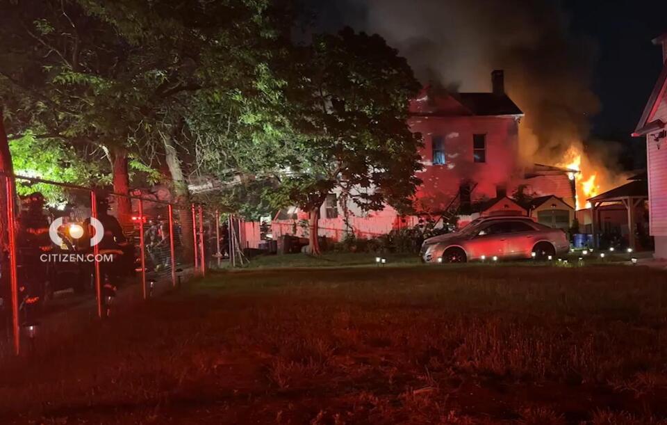 Queens fire kills 57-year-old man, minorly injures 3 firefighters ...