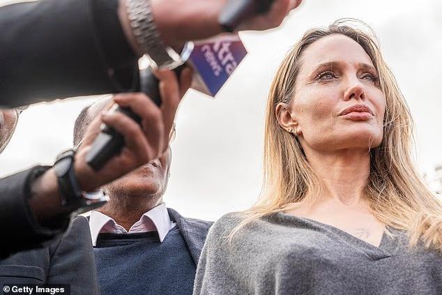 Angelina Jolie travels to the Egypt-Gaza border to visit injured ...