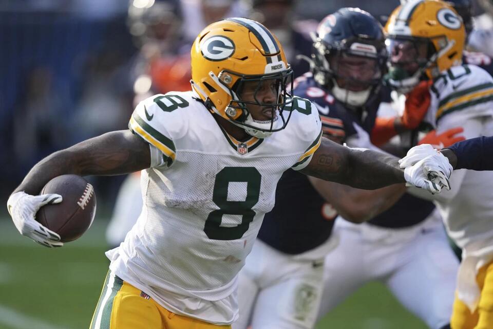 Packers RB Josh Jacobs won’t require surgery after hurting his knee ...