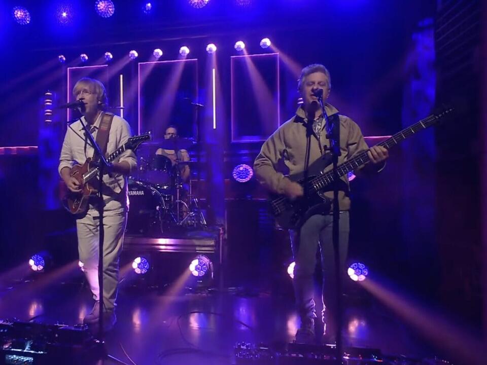 Watch: Phish Celebrate ‘Evolve’ Release with Performance on ‘The ...