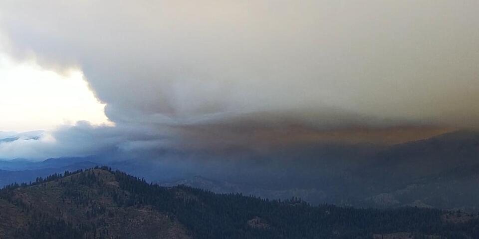 ‘Uncontrolled and dangerous’ Sugarloaf Fire prompts several evacuation ...
