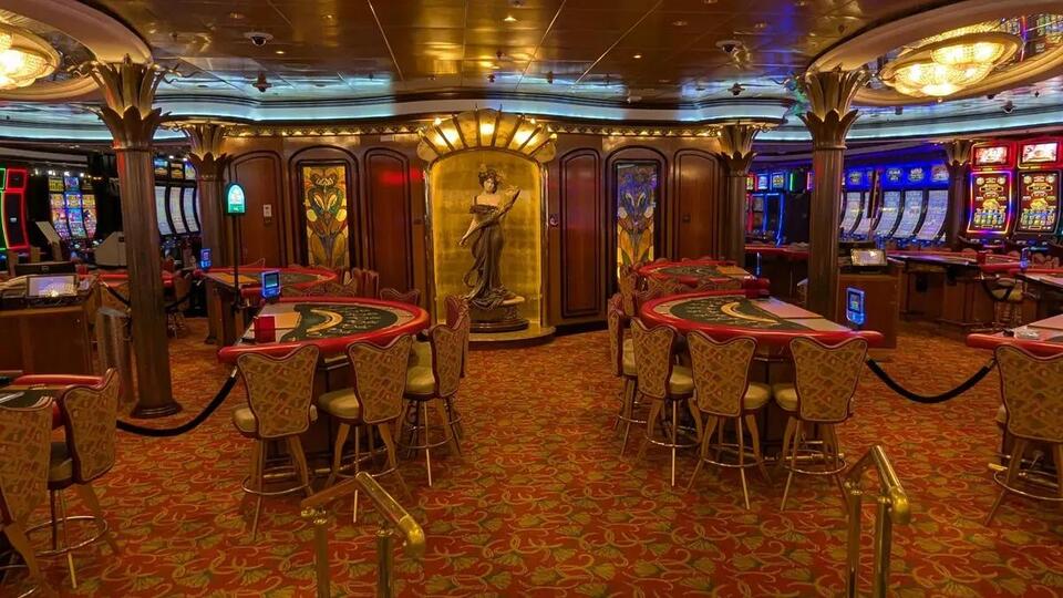 Royal Caribbean quietly replaces a popular bar with a non-smoking ...