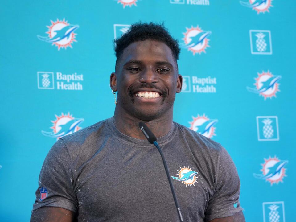 Tyreek Hill Doesn't Hold Back on Noah Lyles, Challenges Him to Race