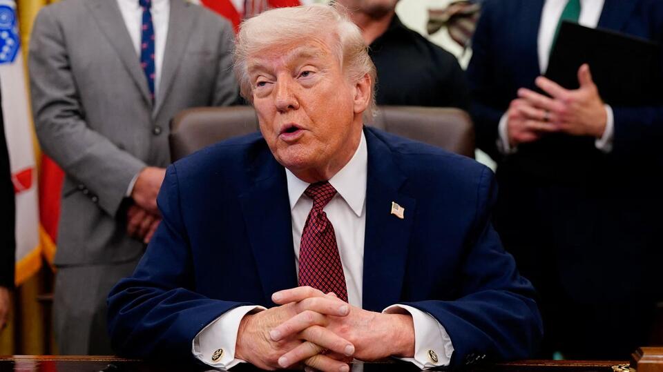 Trump Responds to Female Reporter’s Iran Question With Rude Gesture ...