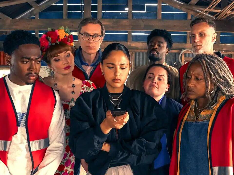 Full Cast of The Outlaws Season 3 - Every Main Character & Actor Who ...