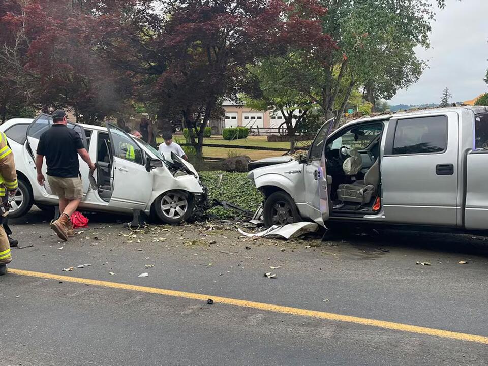3 hospitalized after crash involving 4 vehicles on SW Hillsboro Hwy