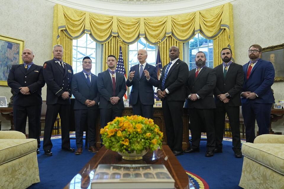 FDNY firefighter receives Medal of Valor for actions during Bronx fire