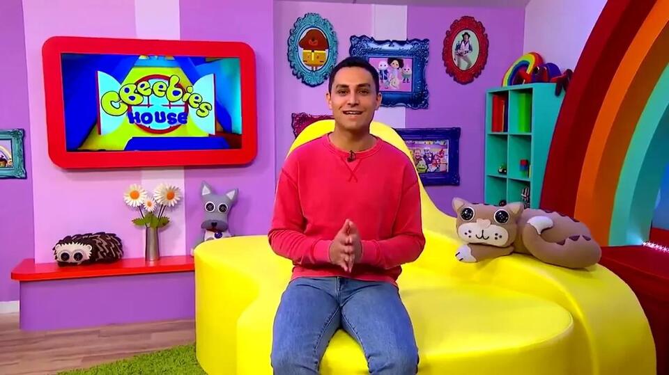 CBeebies presenter Justin Fletcher inadvertently signs rude word during ...
