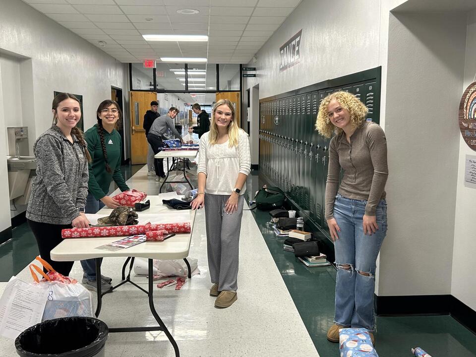 Adopt a Family program helps 450 kids this year - NewsBreak