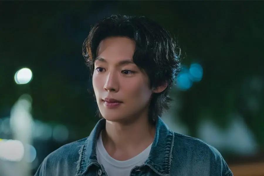 Lee Ki Taek Transforms Into A Theater Actor Who Chooses Freedom Over ...