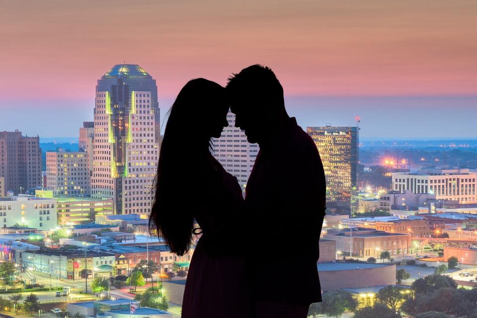 Shreveport Singles: Get Ready to Meet Someone Serious After NYE - NewsBreak