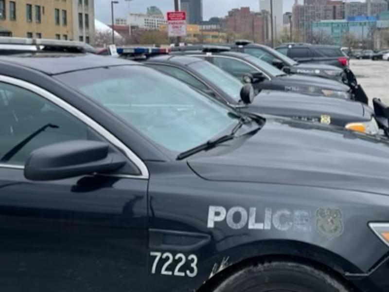 Cleveland Police, SWAT swarm Old Brooklyn home